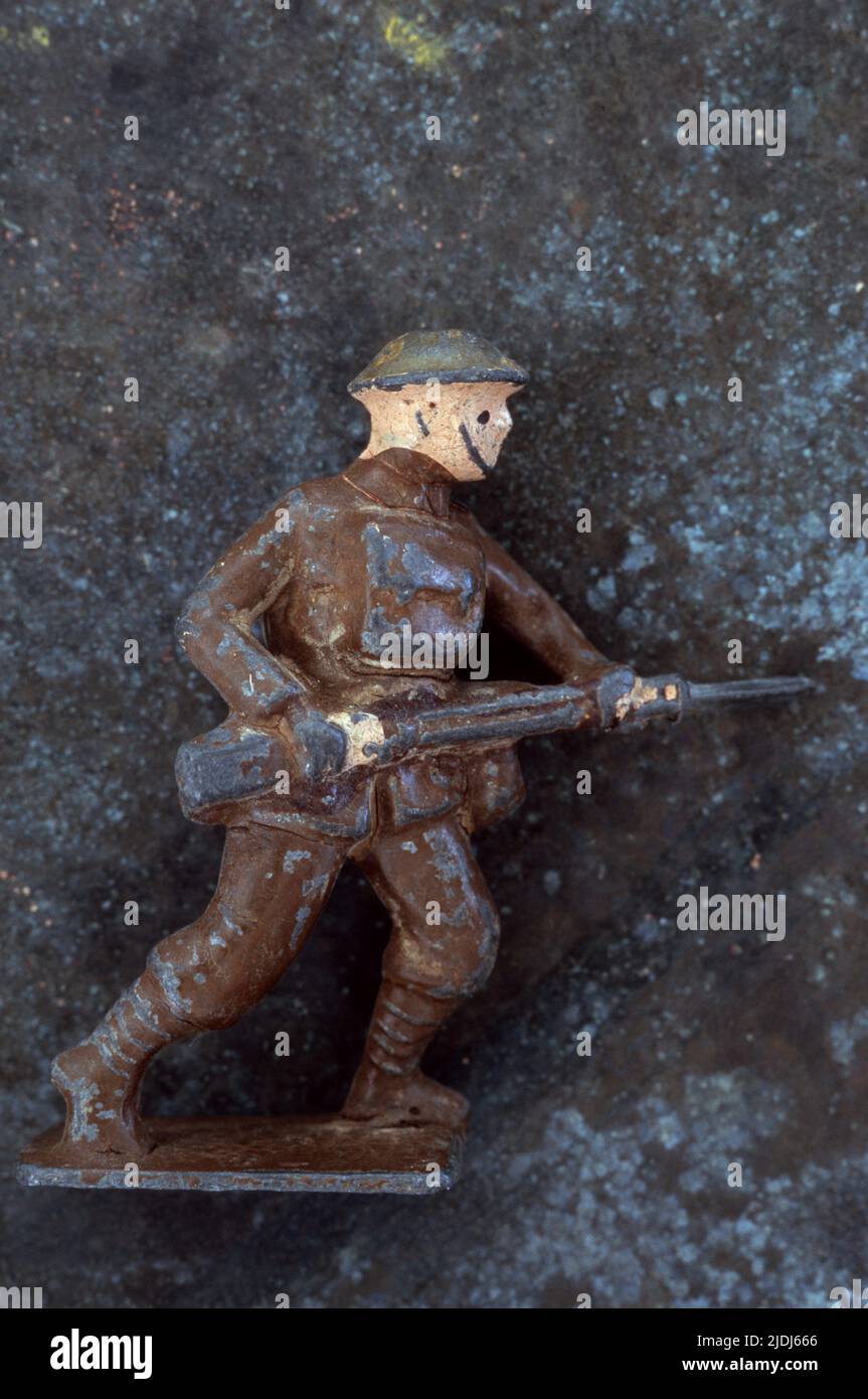 British soldier running ww2 hi-res stock photography and images - Alamy
