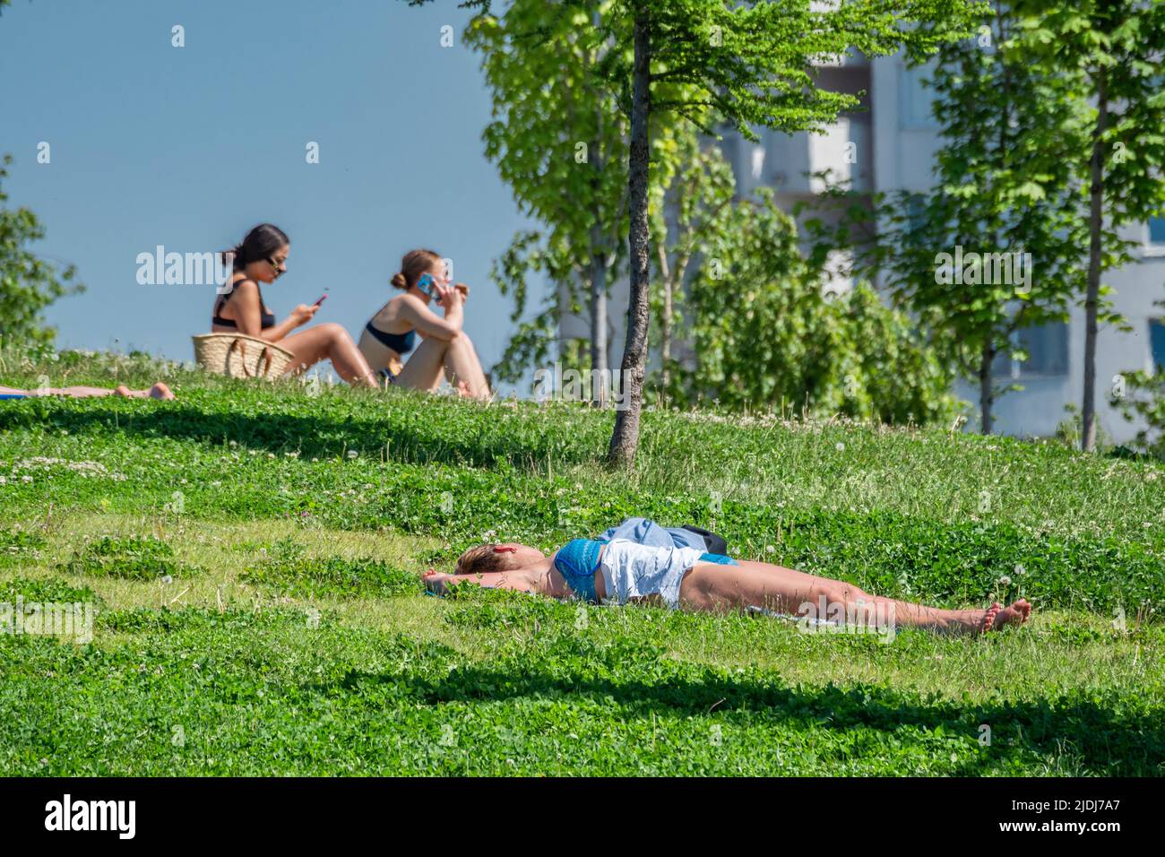 Russia, Moscow. Citizens sunbathe in the park the Hodynsky field Stock ...