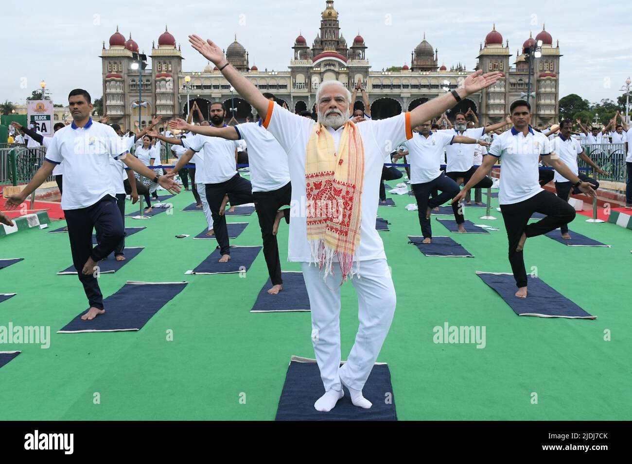 International yoga day modi hi-res stock photography and images - Alamy