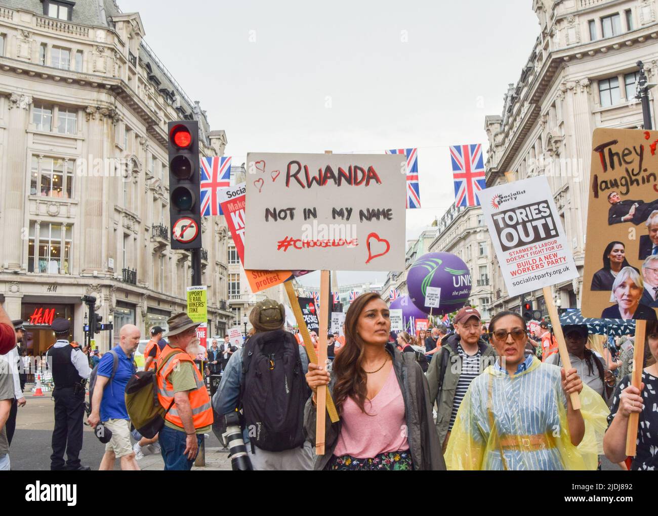 Refugee groups hi-res stock photography and images - Alamy