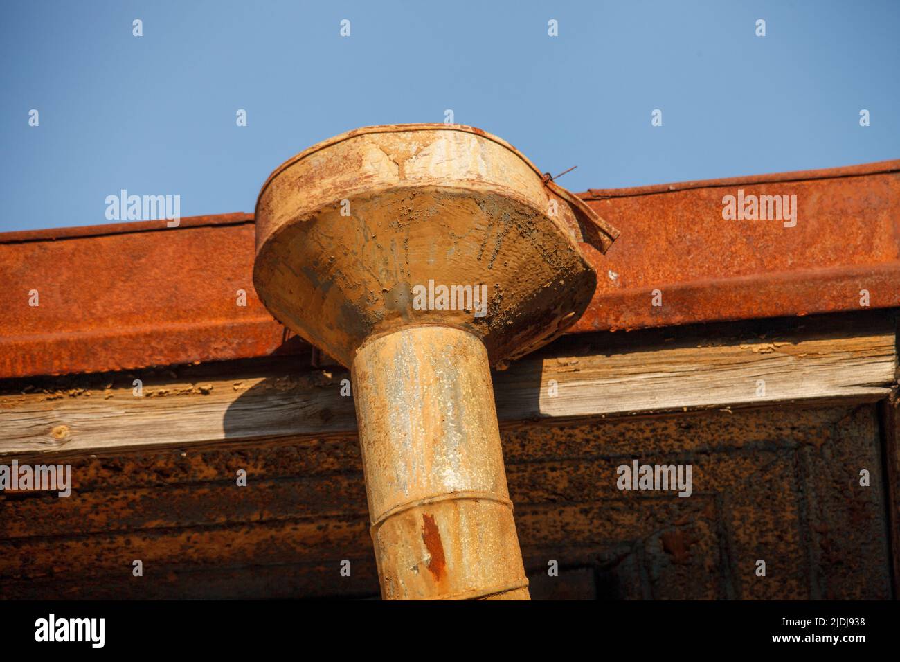 Metal gutter hi-res stock photography and images - Alamy