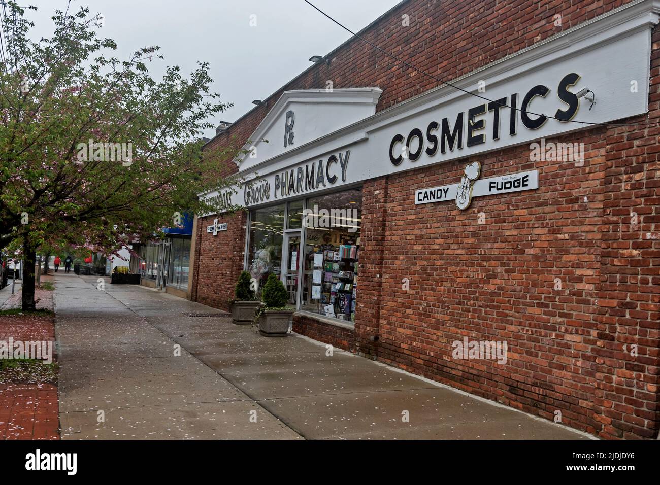 Farmacy building hi-res stock photography and images - Alamy