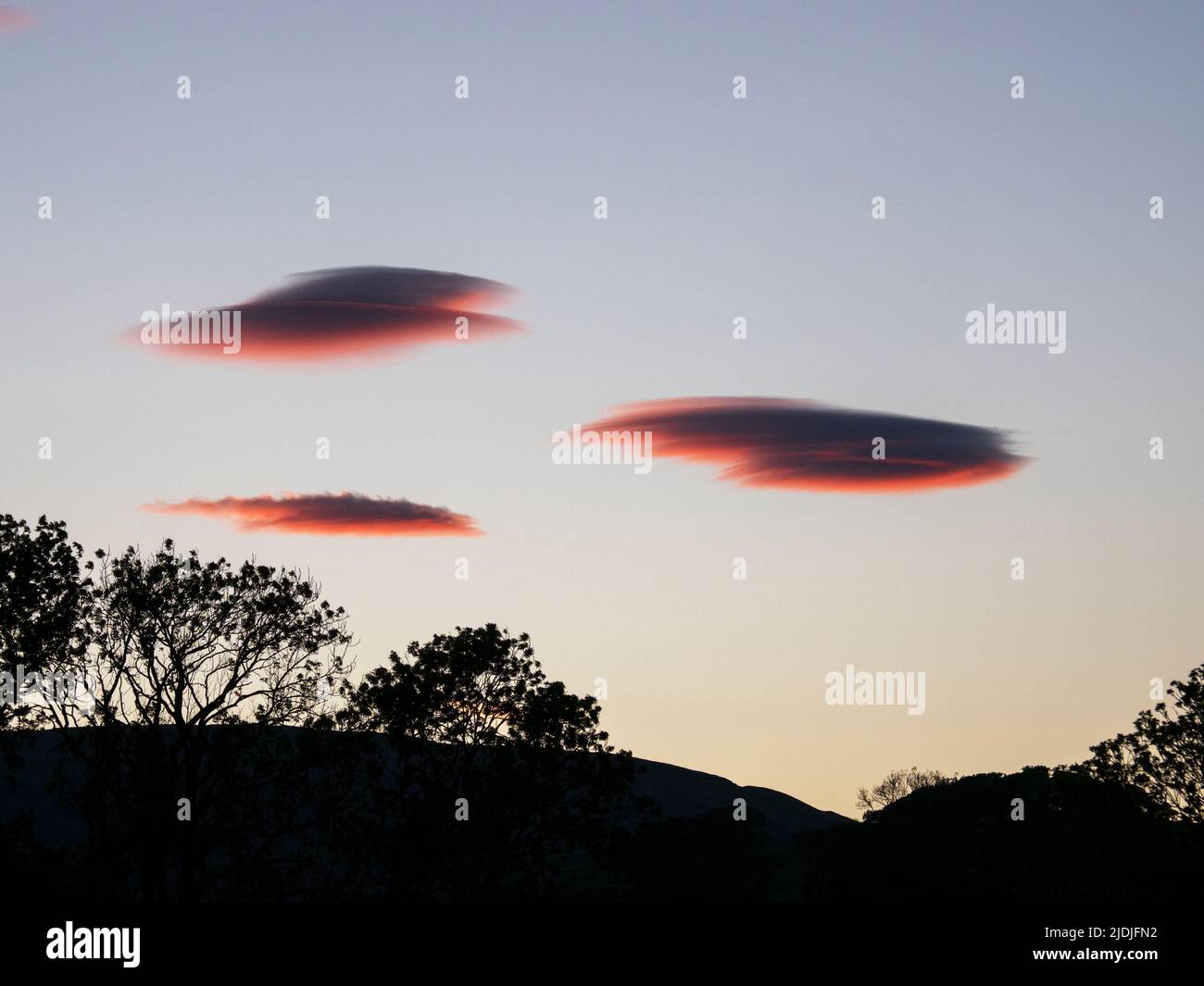 Cigar shaped cloud hi-res stock photography and images - Alamy