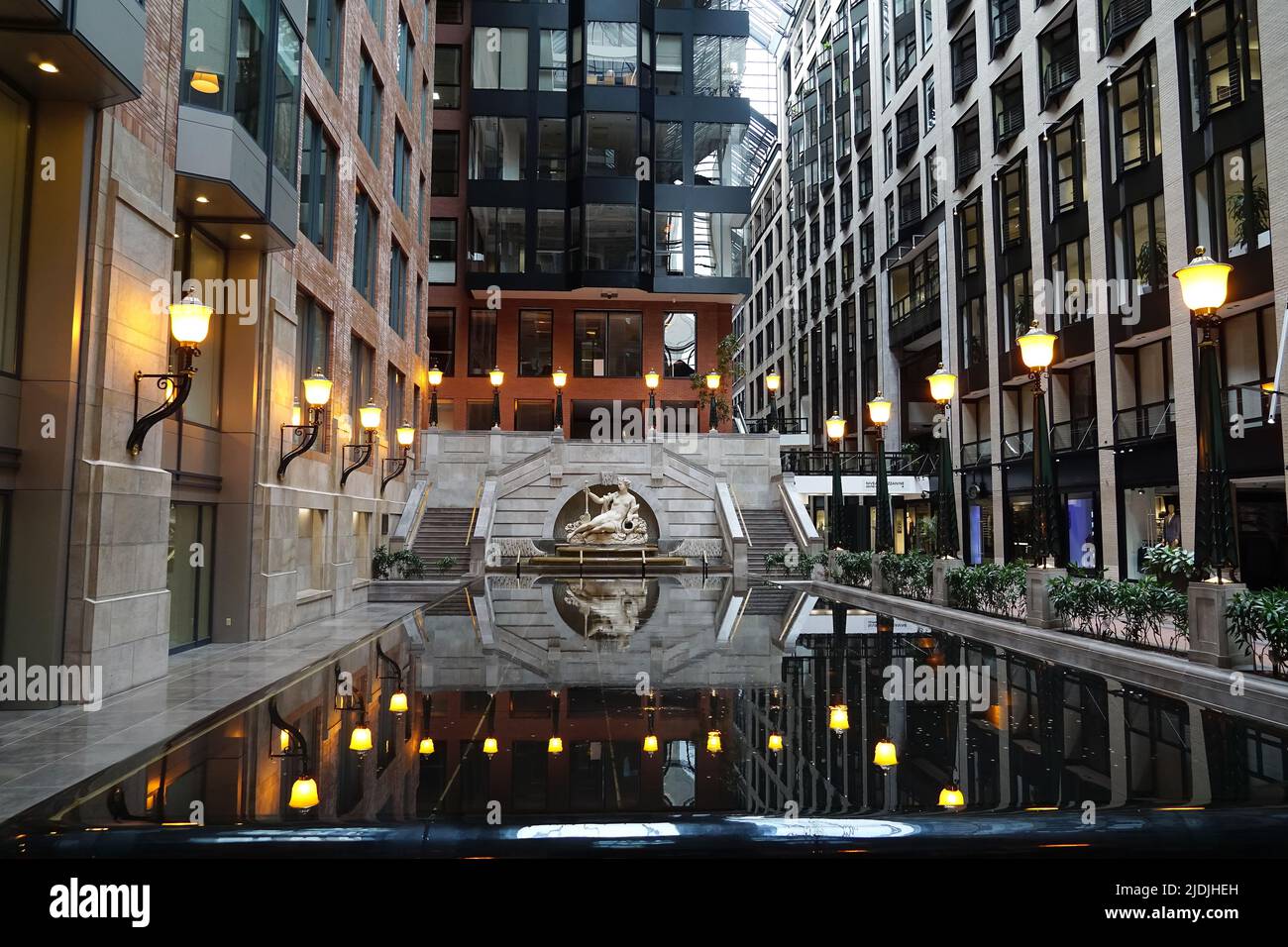 interior, World Trade Centre Montreal, Centre de Commerce mondial de ...