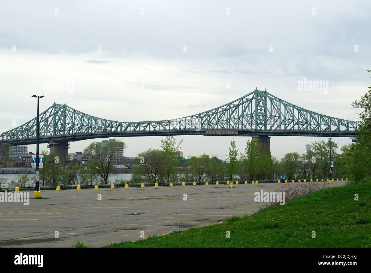 Jacques Cartier Bridge, pont Jacques-Cartier, Saint Lawrence River ...
