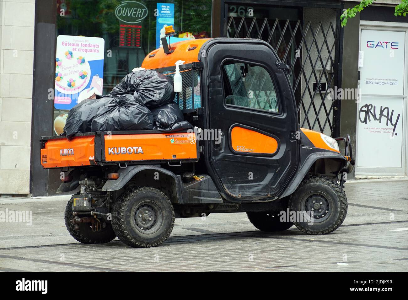 Garbage car hi-res stock photography and images - Alamy