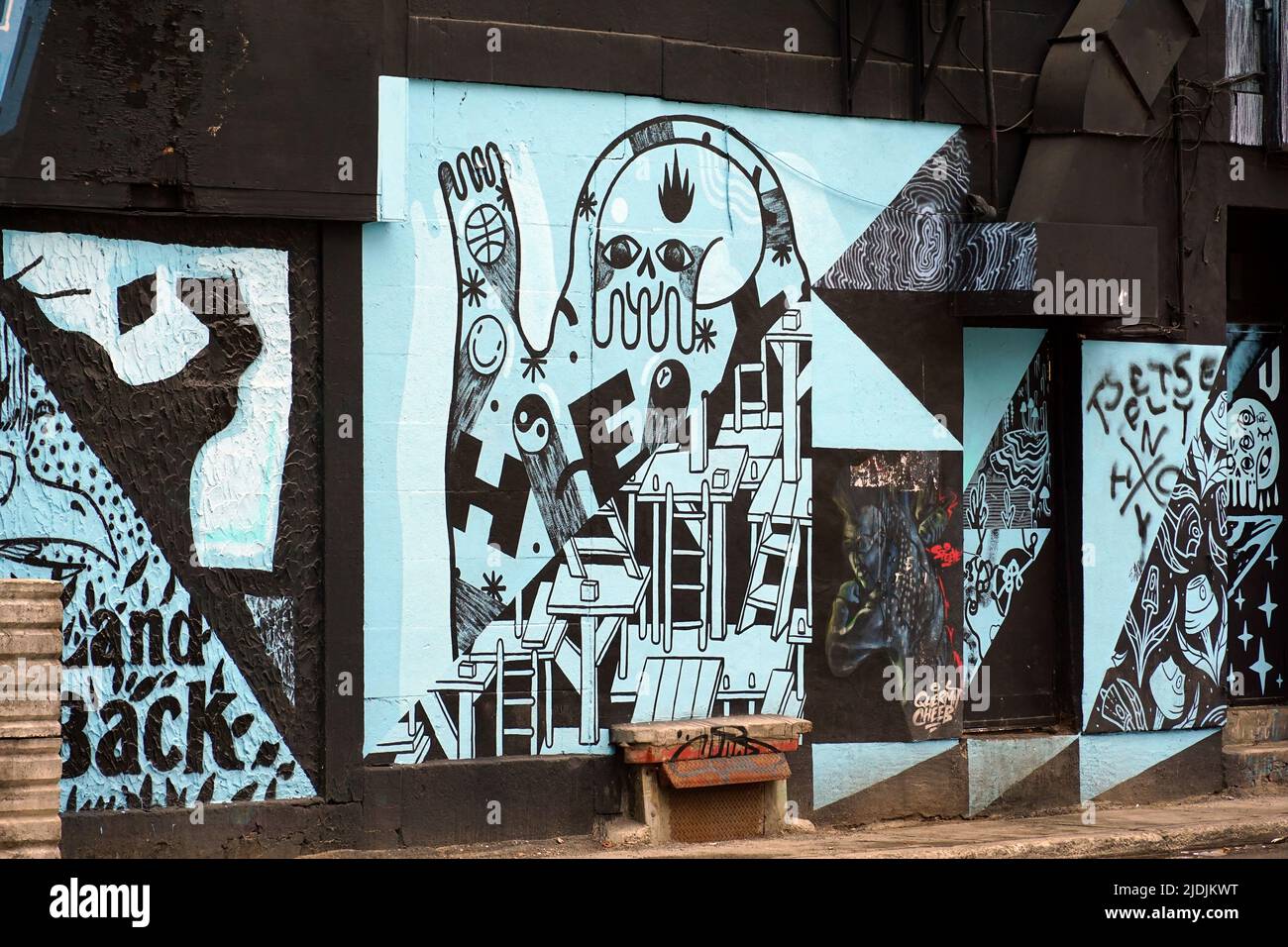 Montreal street art graffiti hi-res stock photography and images - Alamy