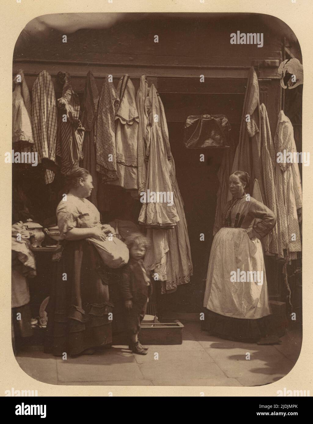 London slum 1870s hi-res stock photography and images - Alamy