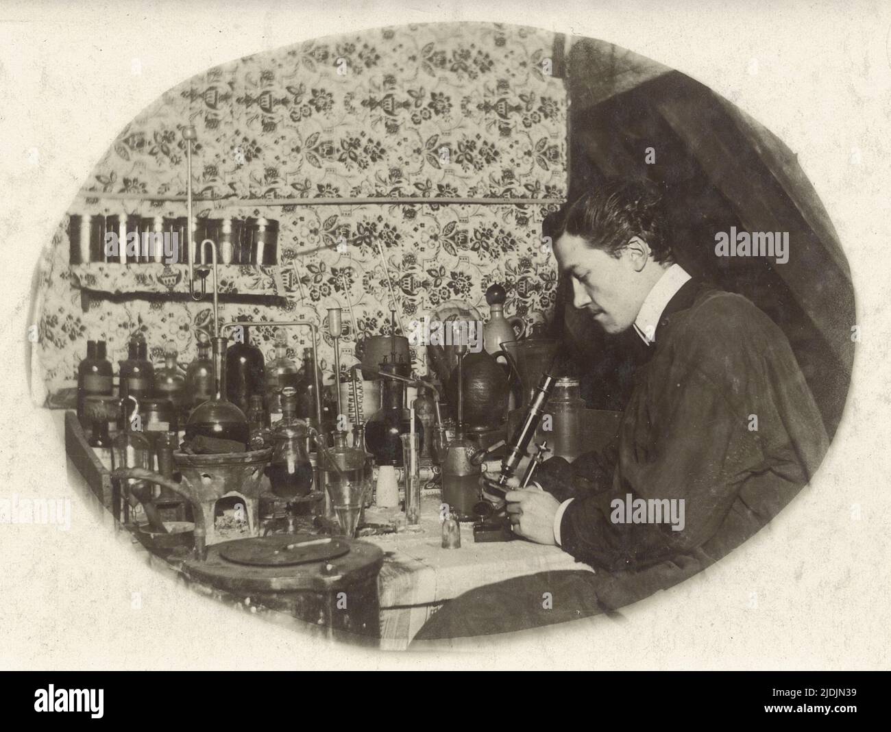 19th century man and microscope hi-res stock photography and images - Alamy