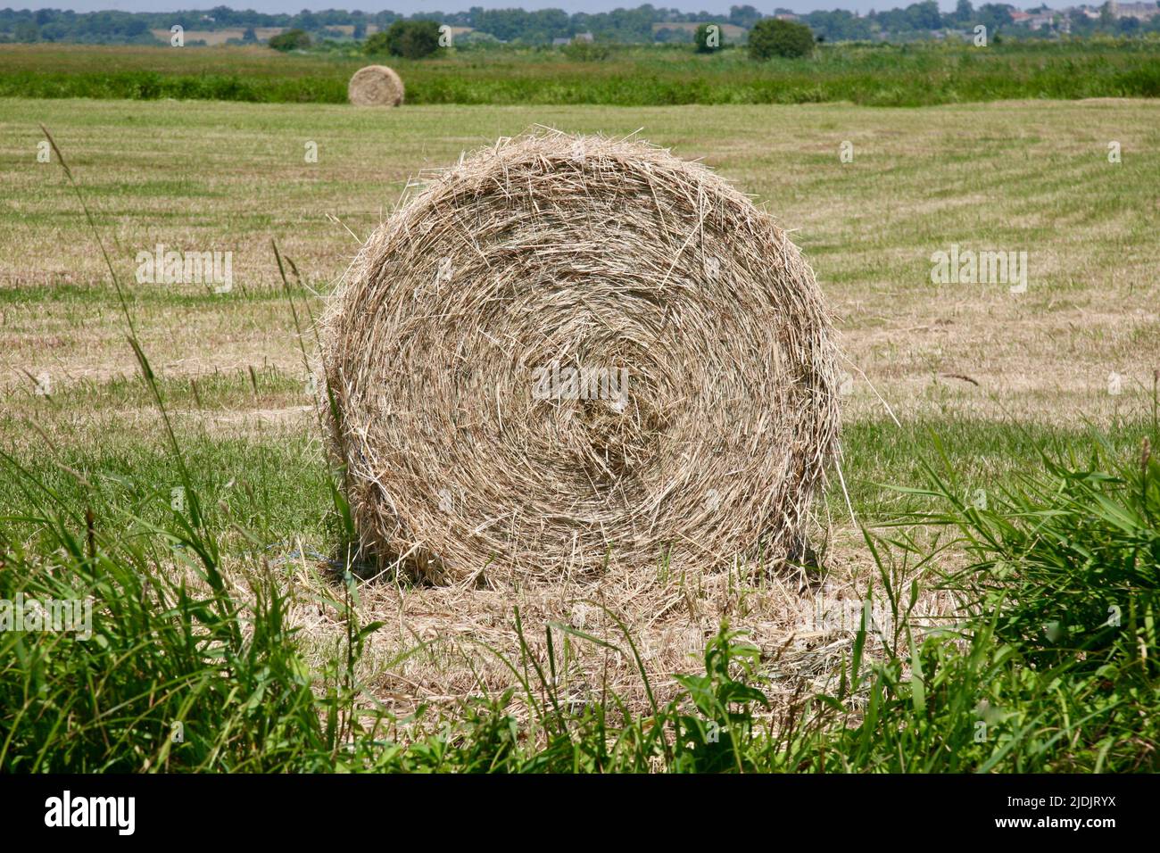 Huge hay bale hi-res stock photography and images - Alamy