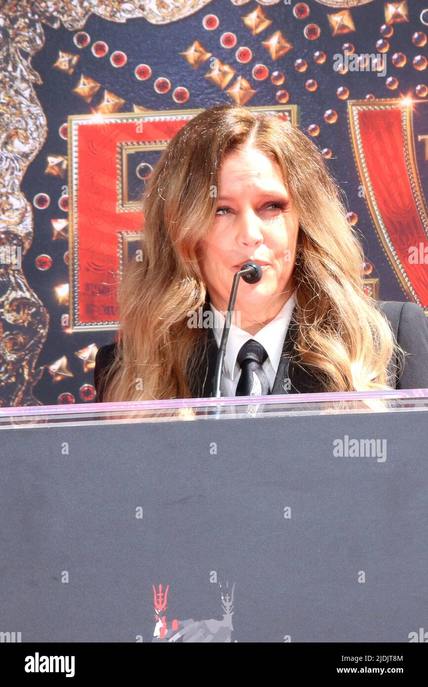 LOS ANGELES - JUN 21: Lisa Marie Presley at the Handprint Ceremony ...