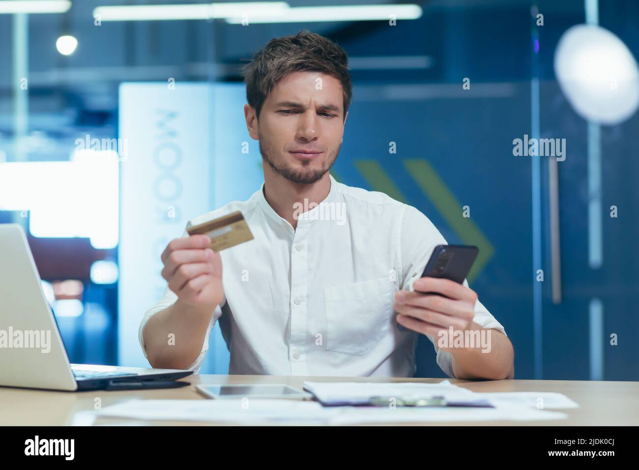 Embarrassed office hi-res stock photography and images - Alamy