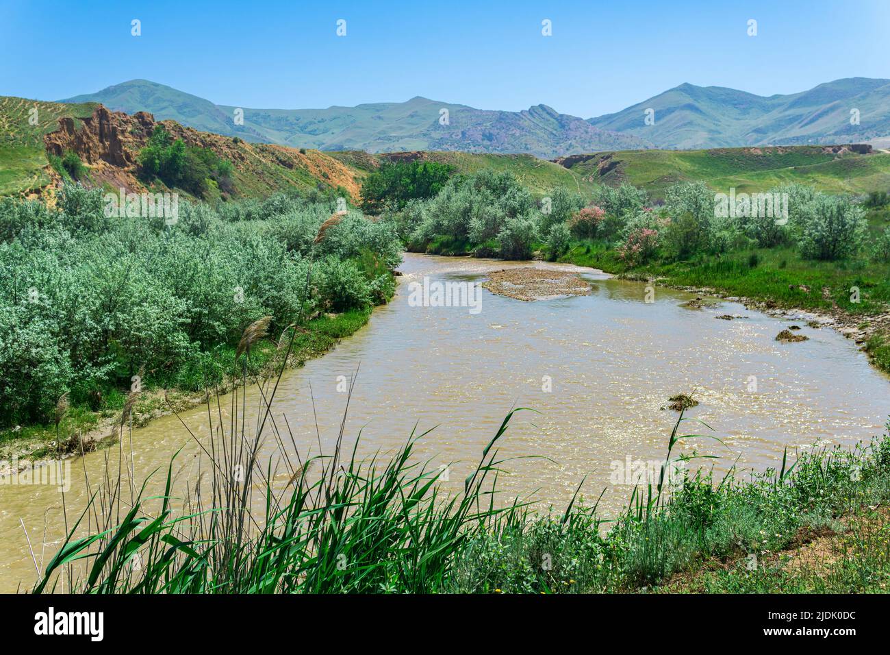 Full flowing river hi-res stock photography and images - Alamy