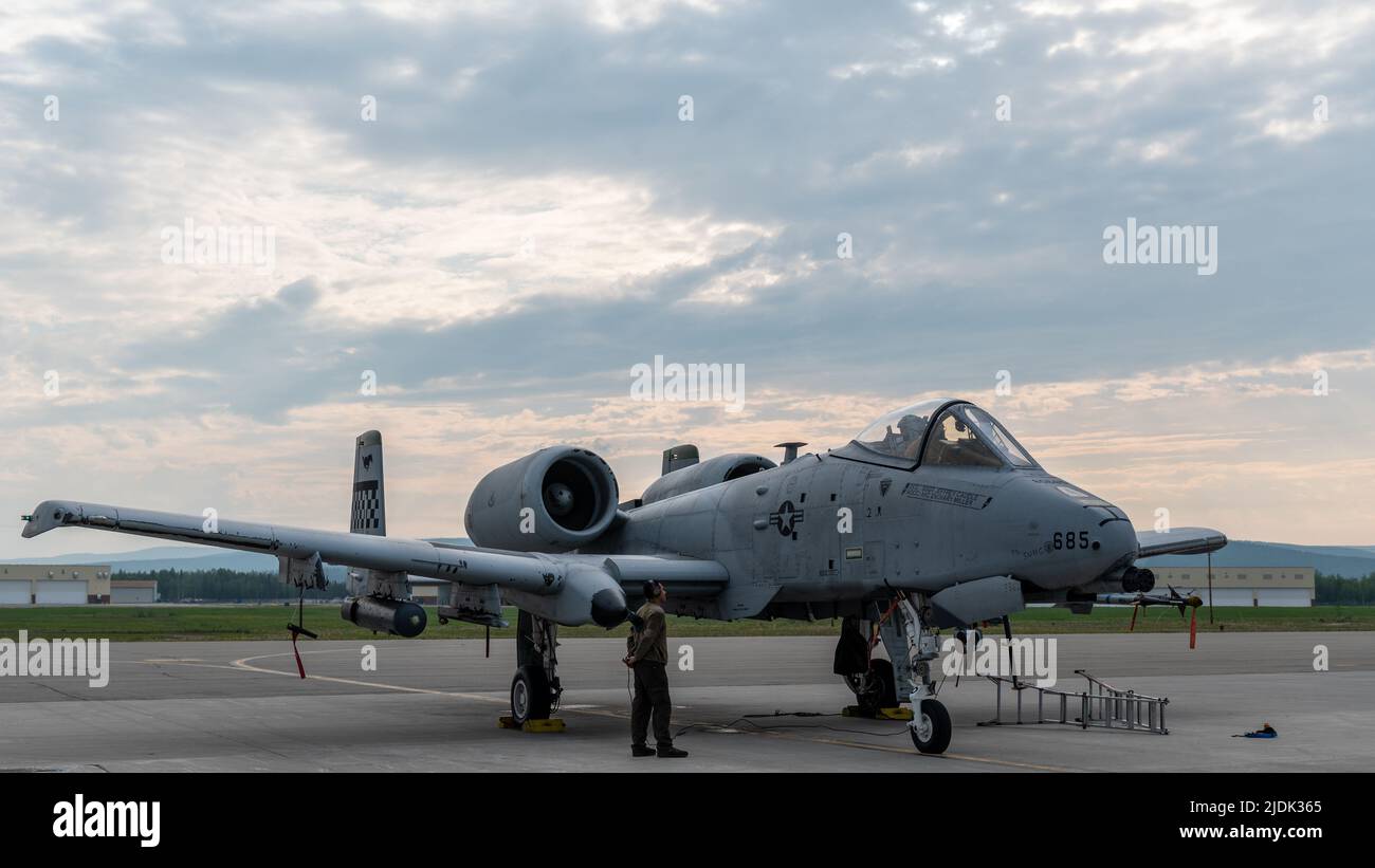Members of the 25th Fighter Generation Squadron perform engine ...