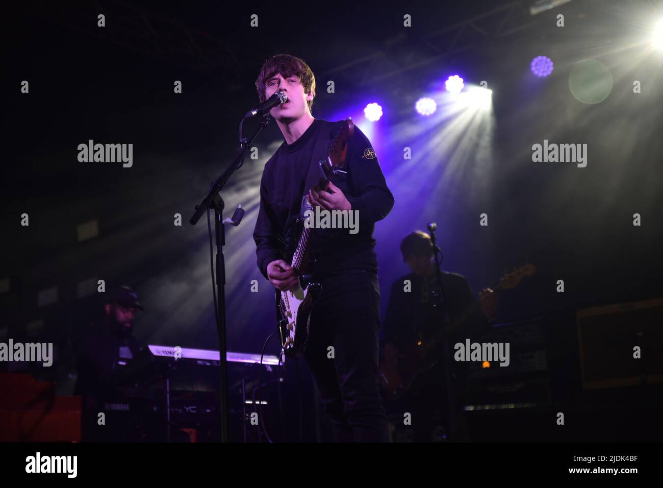 Ninety thousand fans enjoy live music on day 1 at Leeds Festival ...