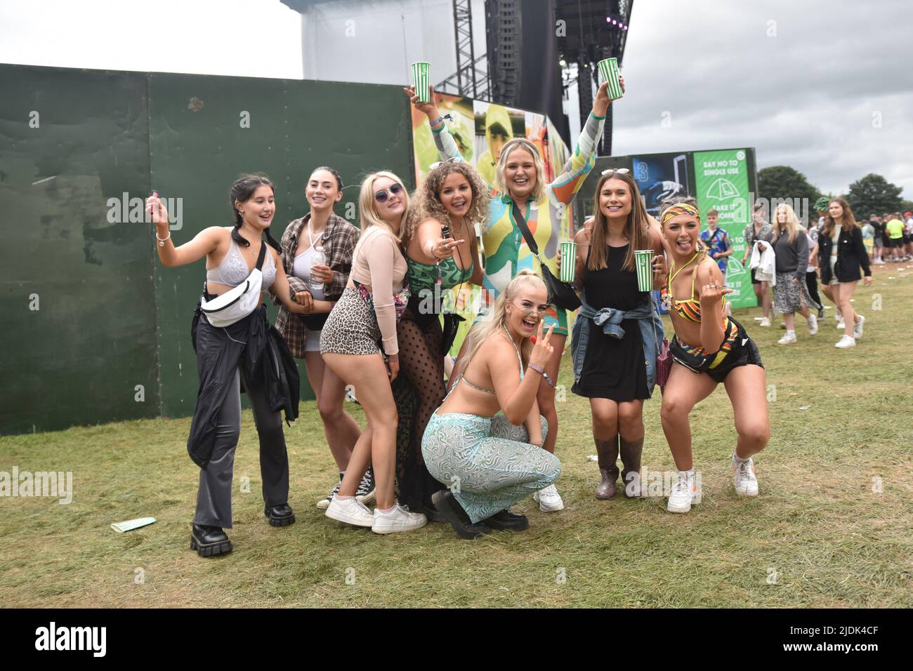 Ninety thousand fans enjoy live music on day 1 at Leeds Festival ...