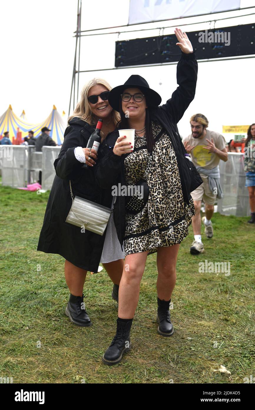 Ninety thousand fans enjoy live music on day 1 at Leeds Festival ...