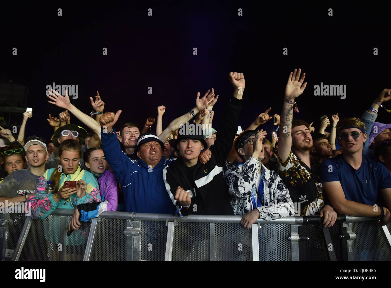 Ninety thousand fans enjoy live music on day 1 at Leeds Festival ...