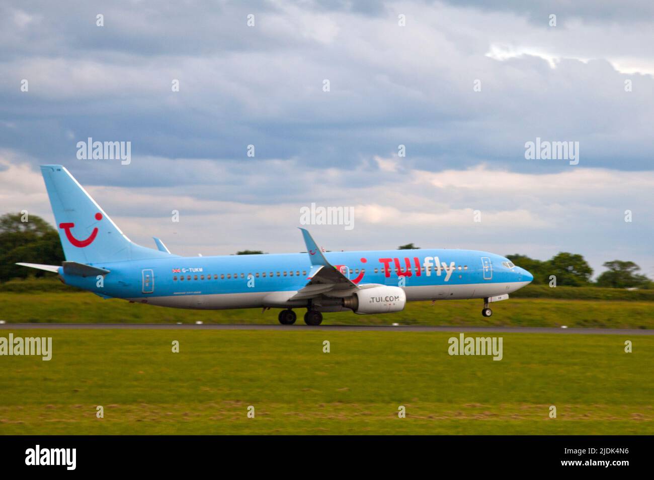 Tui plane taking off hi-res stock photography and images - Alamy