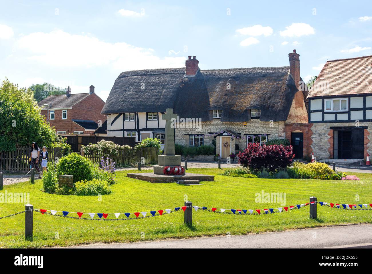 Thatched cottages on The Green, High Street, Chalgrove, Oxfordshire ...