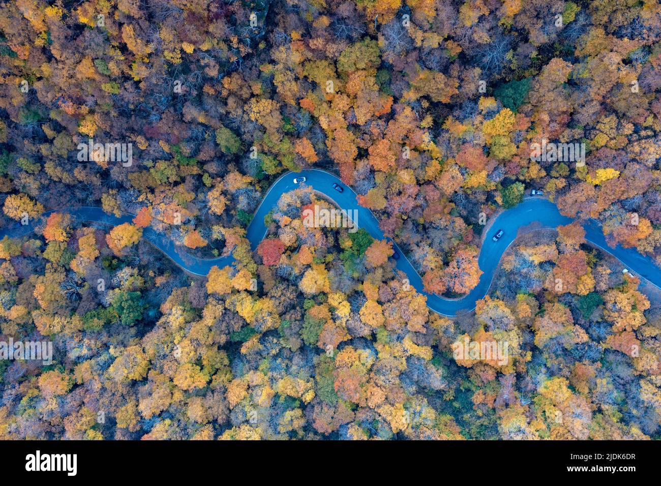 Winding road with peak fall foliage in Smugglers Notch, Vermont Stock ...