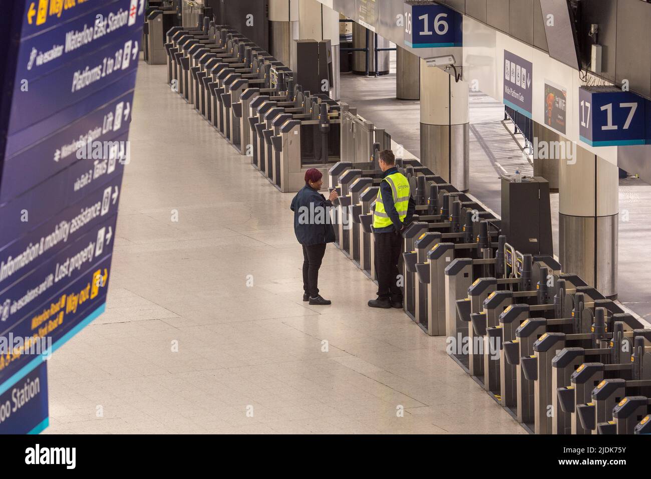 Inside waterloo station hi-res stock photography and images - Alamy