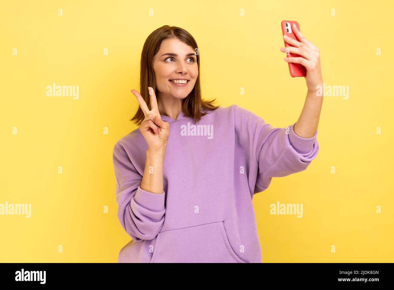 Girl making peace sign hi-res stock photography and images - Alamy