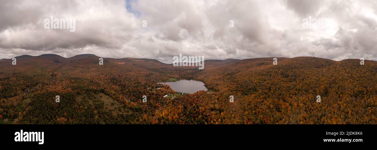 Colgate Lake in Upstate New York during peak fall foliage season Stock ...