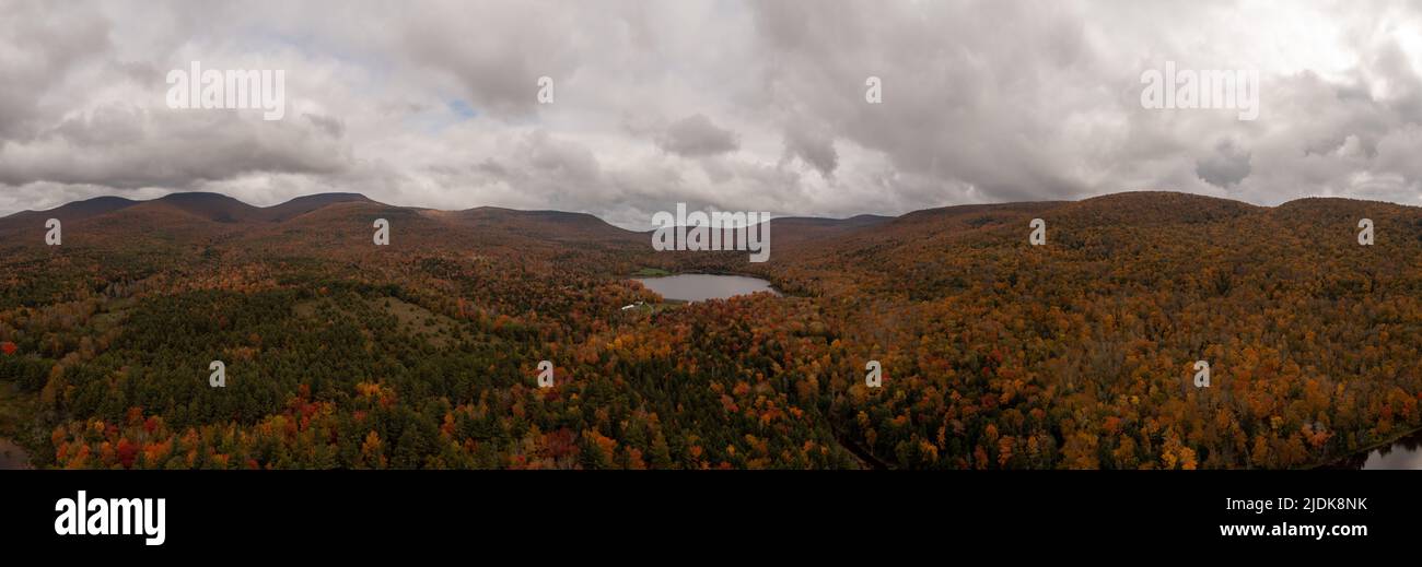 Colgate Lake in Upstate New York during peak fall foliage season Stock ...