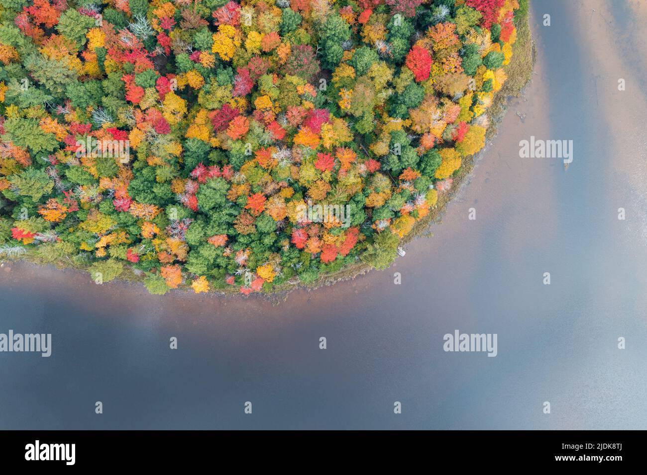 Colgate Lake in Upstate New York during peak fall foliage season Stock ...