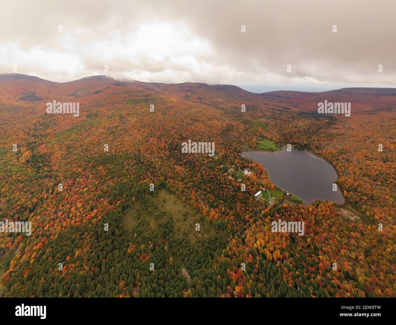 Colgate Lake in Upstate New York during peak fall foliage season Stock ...