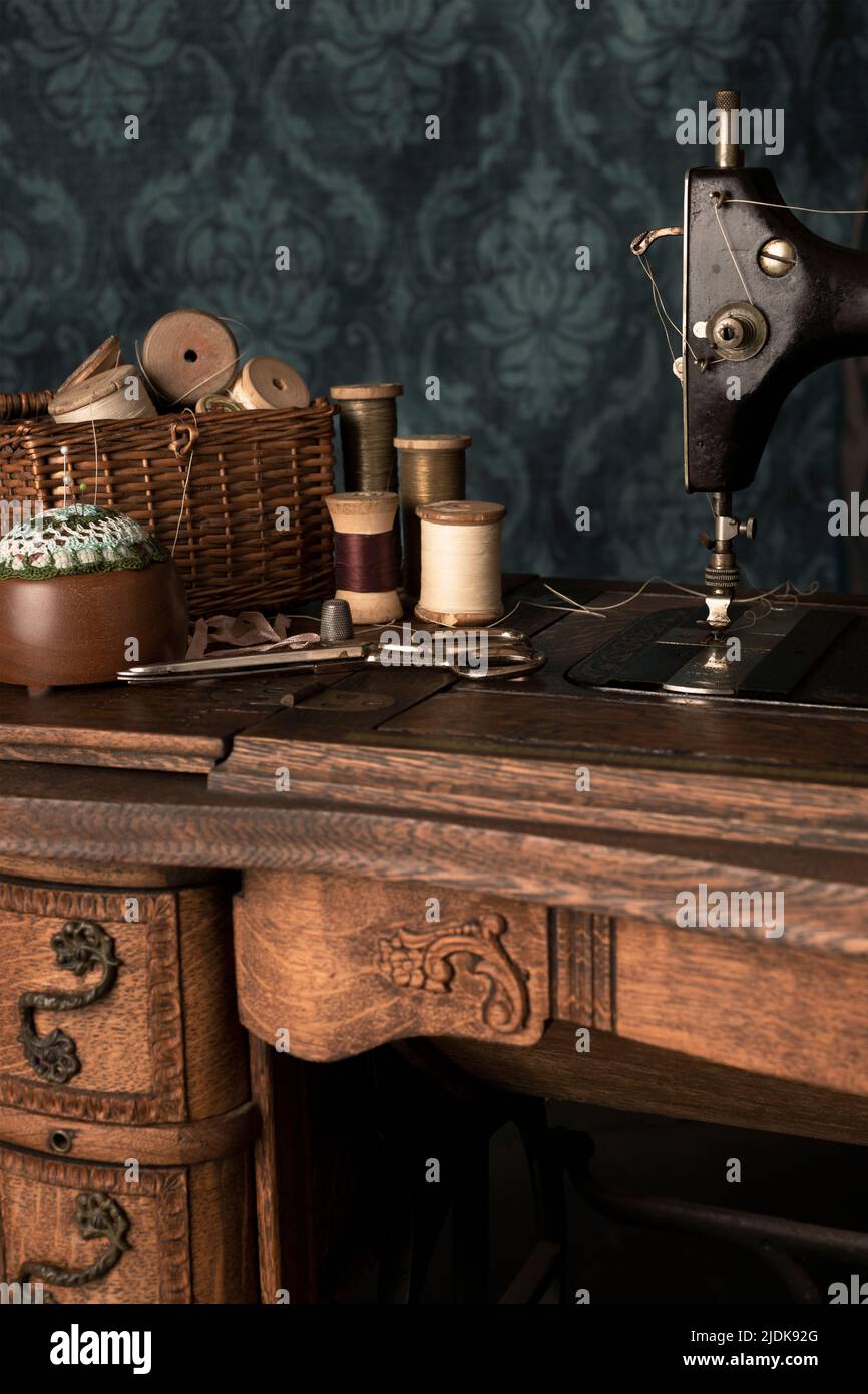 A selection of vintage sewing tools and equipment Stock Photo - Alamy