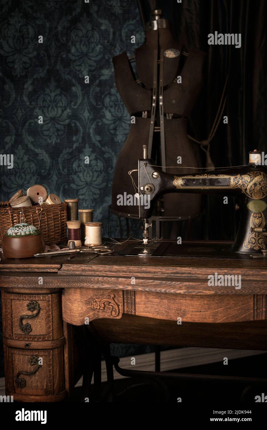 A selection of vintage sewing tools and equipment Stock Photo - Alamy
