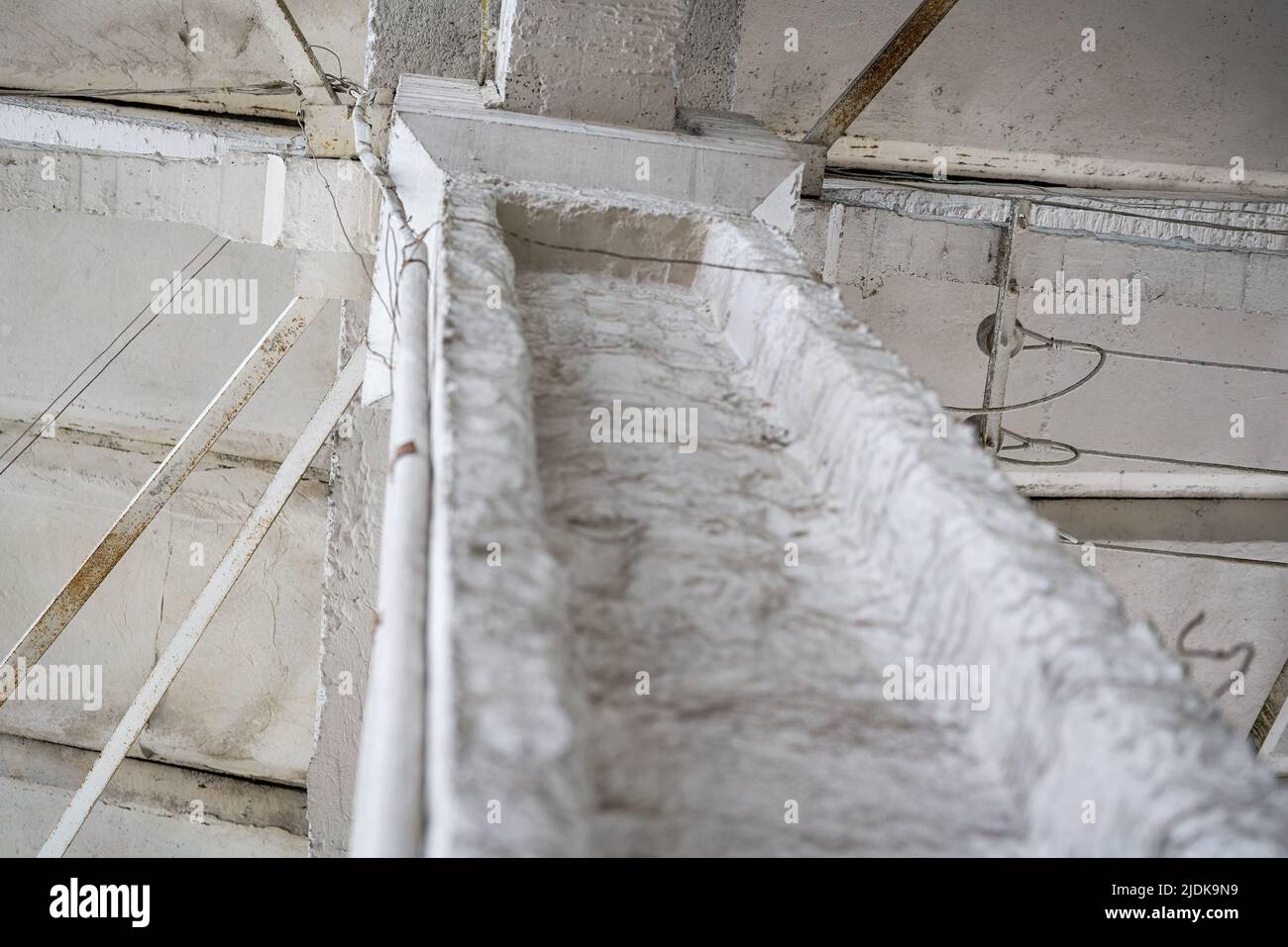 Load bearing columns hi-res stock photography and images - Alamy