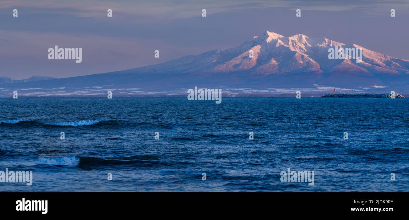 Winter sunset view of Mount Shari covered in snow, Hokkaido, Japan ...