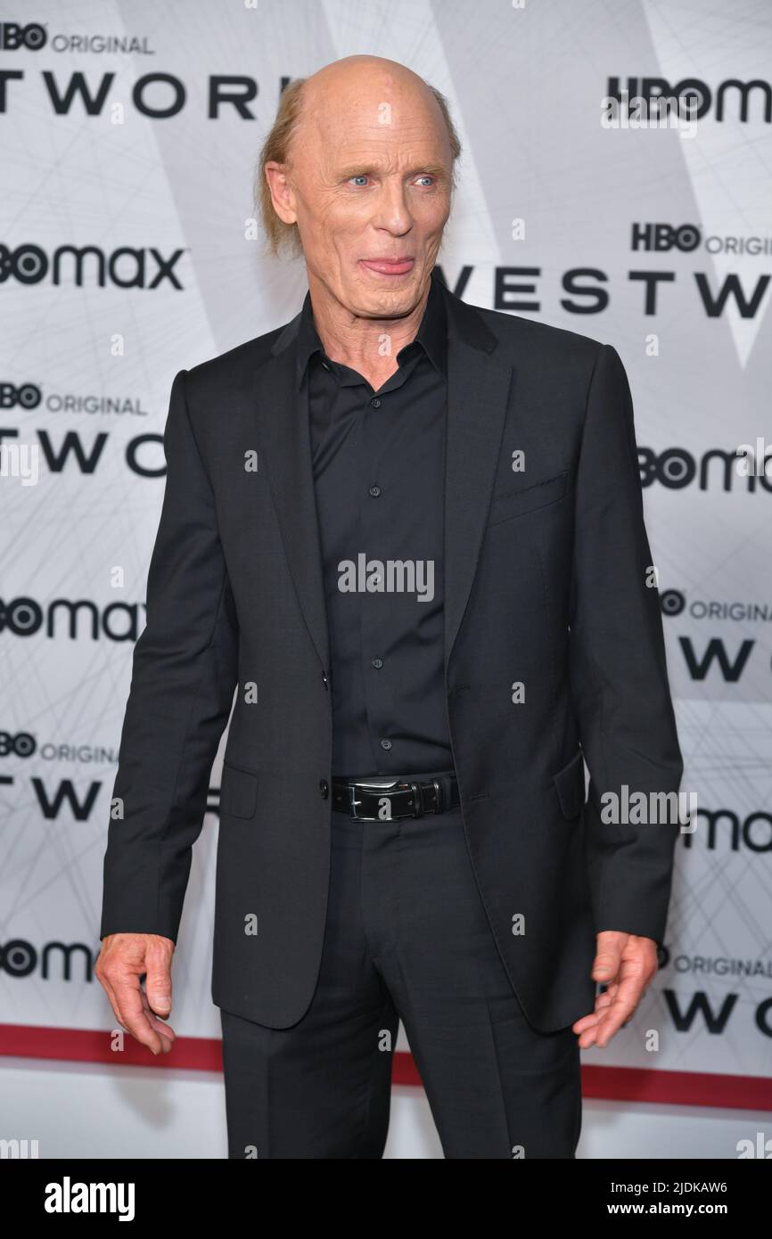 Ed harris tv hi-res stock photography and images - Alamy