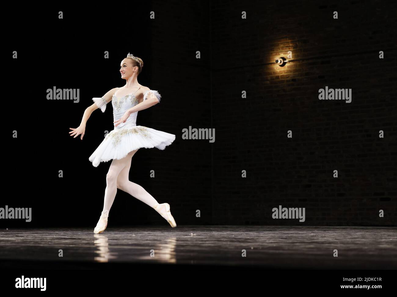 Ballet dancers from around the world hi-res stock photography and ...