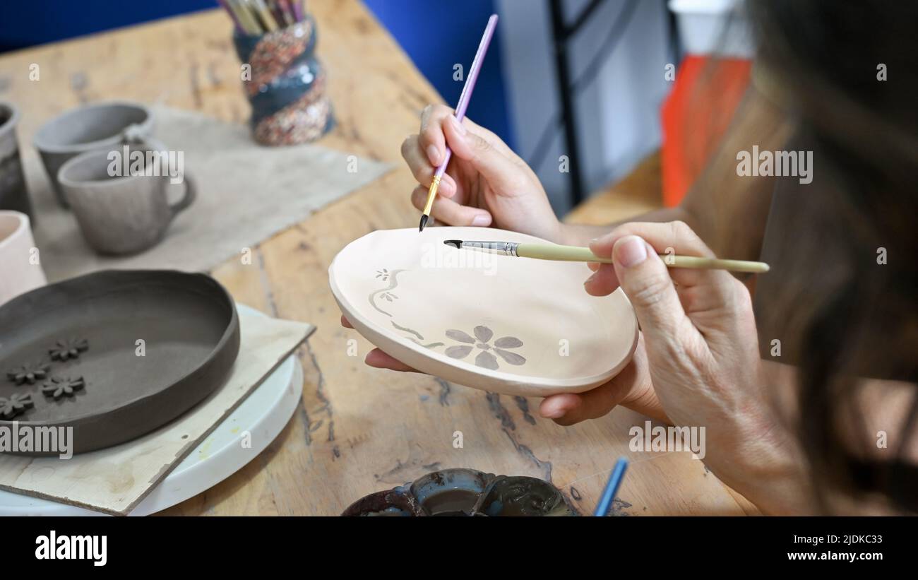 Colour wheel flowers hi-res stock photography and images - Alamy