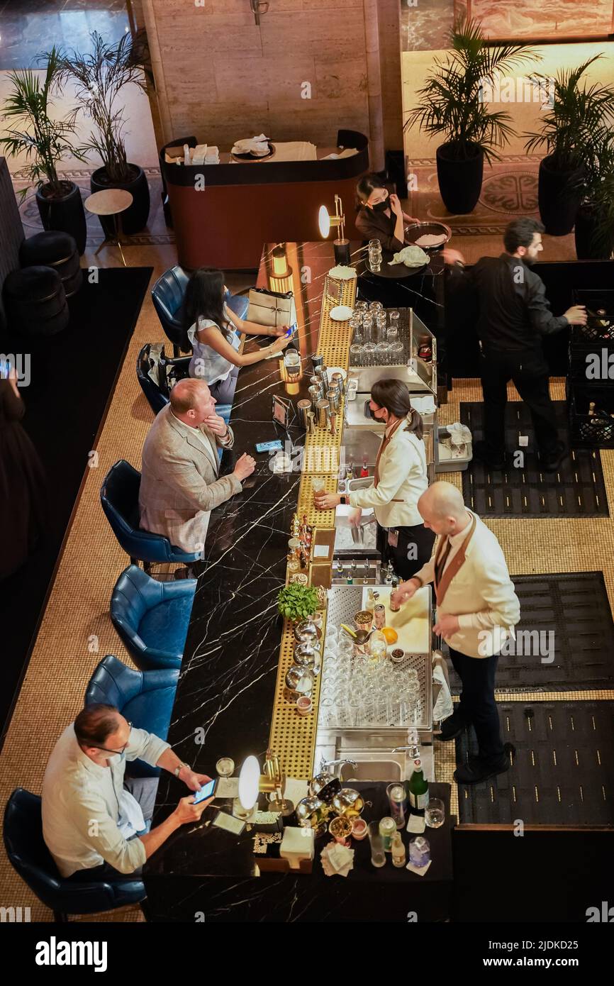 patrons at a bar inside toronto fairmont royal york hotel canada Stock ...