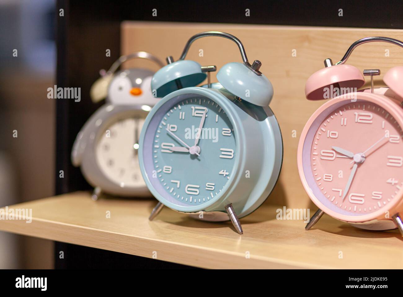 Shelf clock hi-res stock photography and images - Alamy