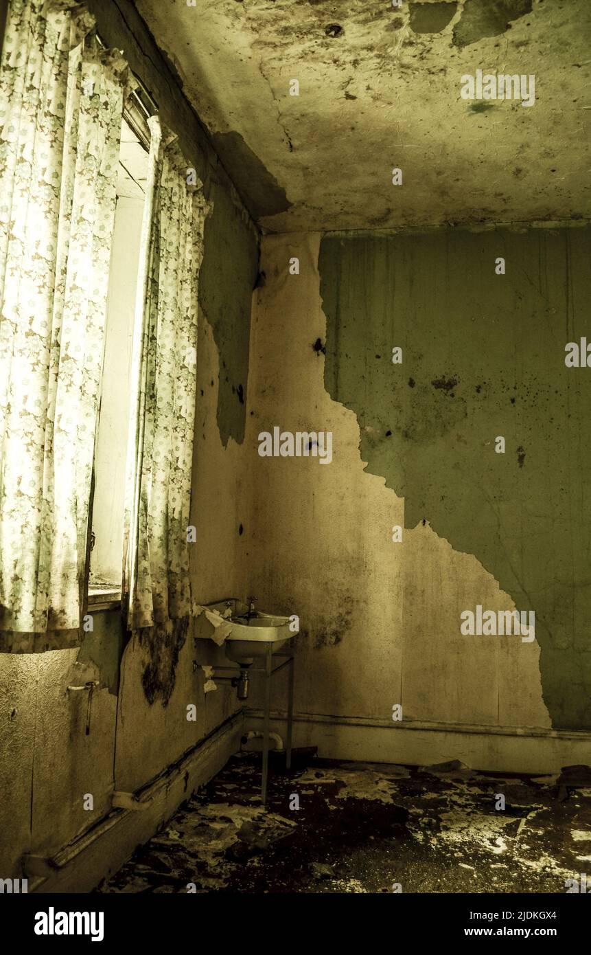 Derelict interior of old house in England Stock Photo - Alamy