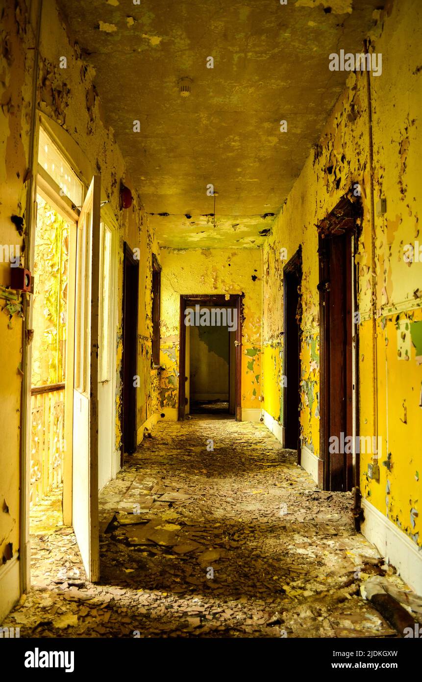 Derelict interior of old house in England Stock Photo - Alamy