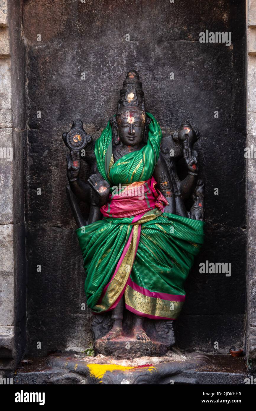 Mahishasuramardini Goddess Durga in Airavatesvara Temple, Darasuran ...