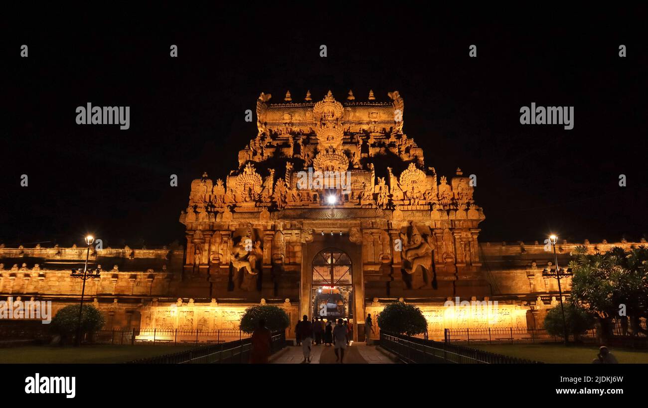 Night View of entrance arch of Brihadishvara Temple, Thanjavur ...