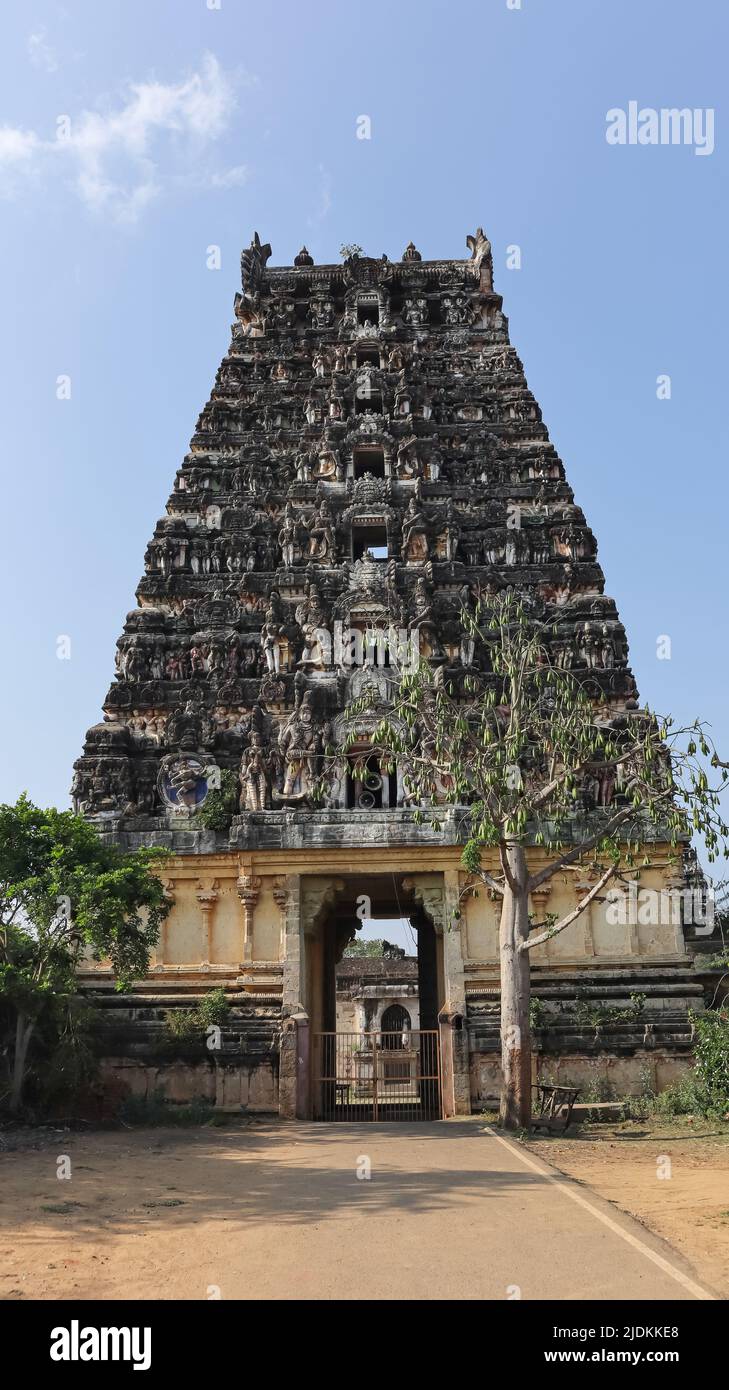 Main Entrance Gopuram of Sri Payaraneeswarar Temple, Udayarpalayam ...