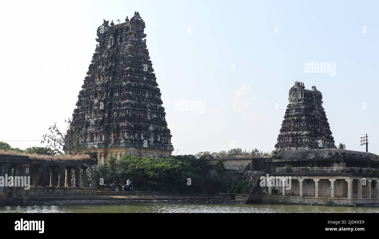 Lake Side View of Gopuram and Shrine of Sri Payaraneeswarar Temple ...