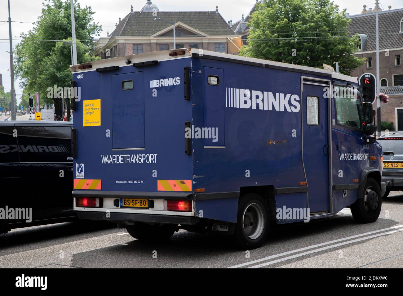 Brinks security van hi-res stock photography and images - Alamy