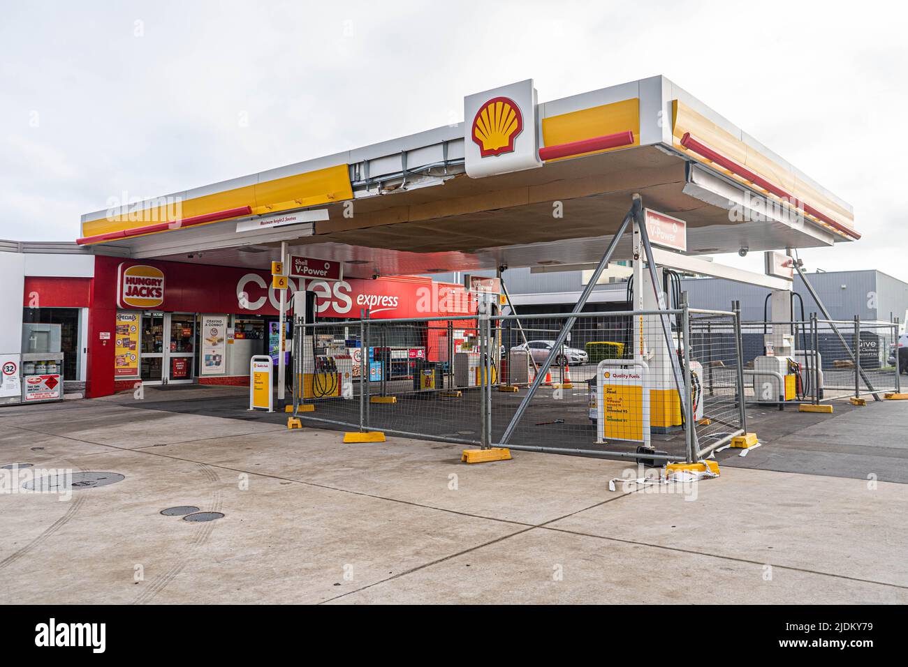 22 June 2022: Closed Shell service station, Adelaide, Australia Stock ...