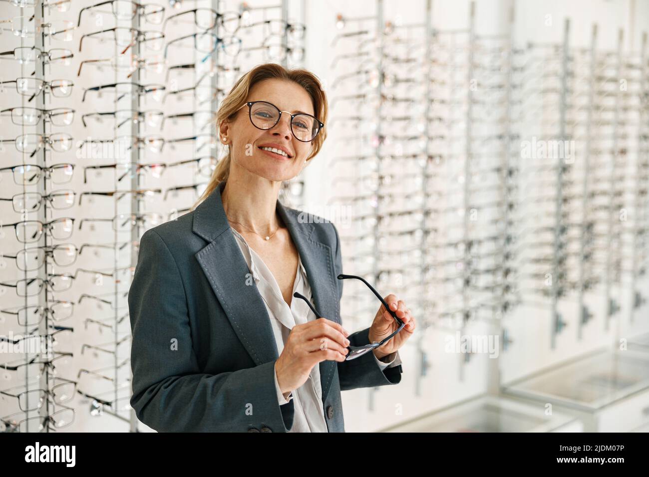 Spectacle frames hi-res stock photography and images - Alamy