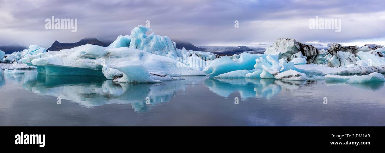Wide panorama of the Jokulsarlon Glacial lagoon, Southern Iceland ...